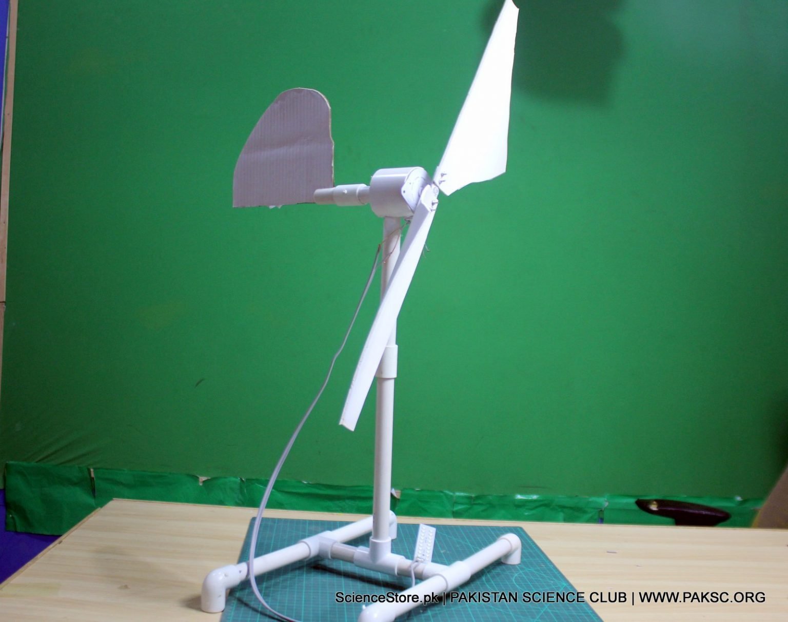 Windmill science fair project for students of primary, secondary classes