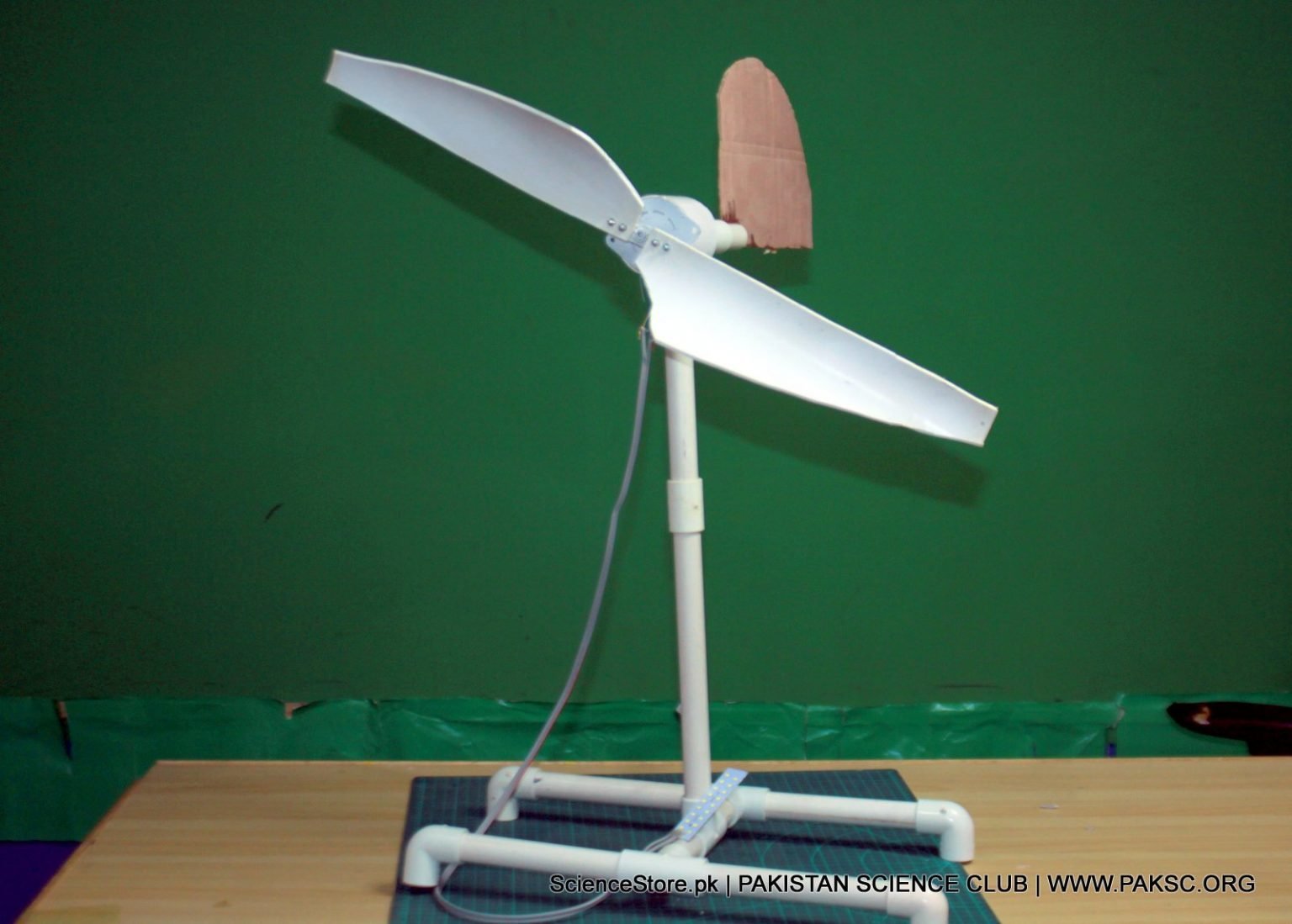 Windmill science fair project for students of primary, secondary classes