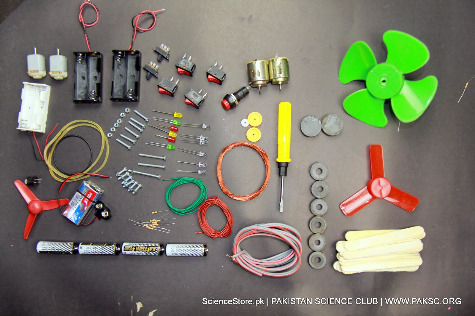 Buy Kit 4 Curious Inventor Kid 100 items in a kit now online in Pakistan